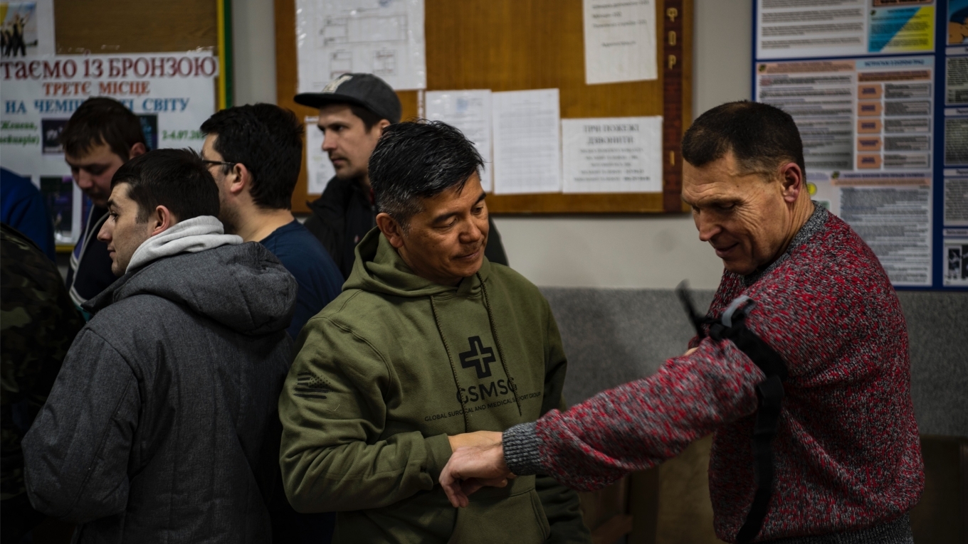 Robert Lim ’91, M.D., Cares for Ukrainian Citizens in War Zone | Davidson
