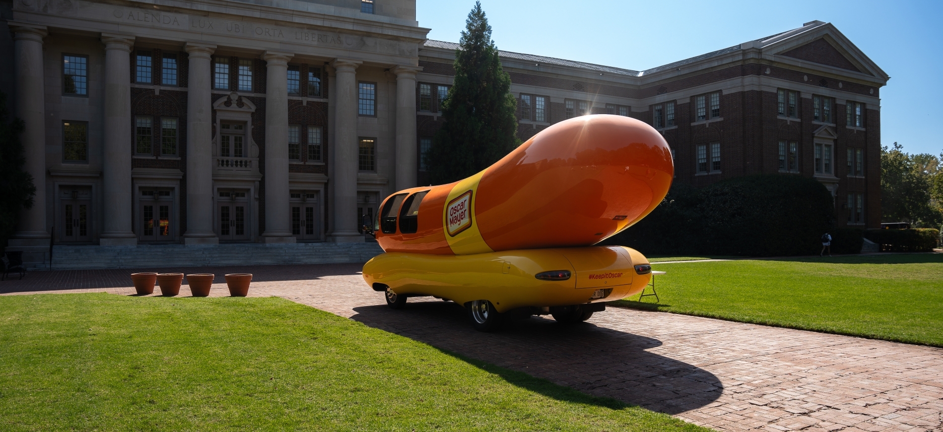 Haulin’ Buns: Marketing from Behind the Wheel of a Wienermobile | Davidson